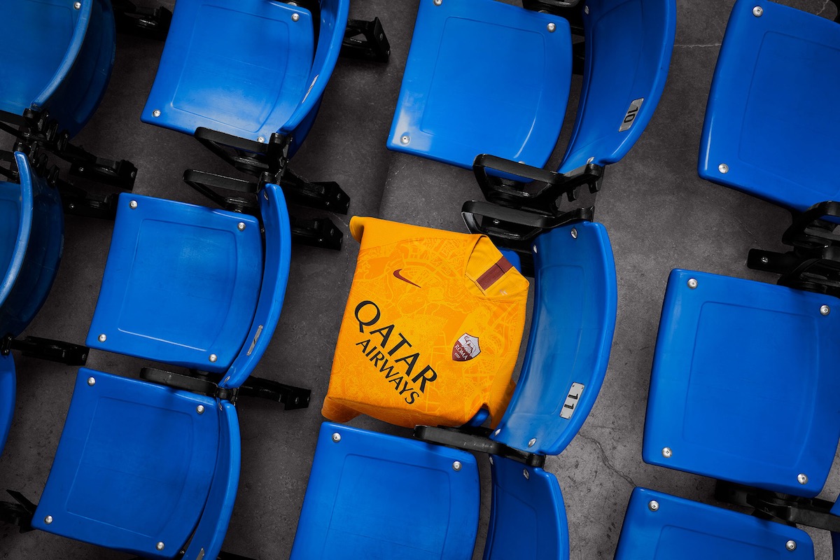 La Roma presenta la terza maglia 2018/19: domina la mappa della ...